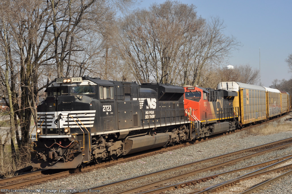 NS 2723 On NS 289 Eastbound